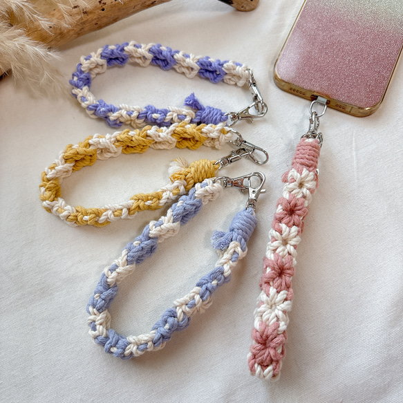 マクラメスマホハンドストラップ(小花デザイン)/スマホストラップ/お花/お出かけ/ママグッズ/便利アイテム 携帯ストラップ ameri by okinawa 通販 19728255 ...
