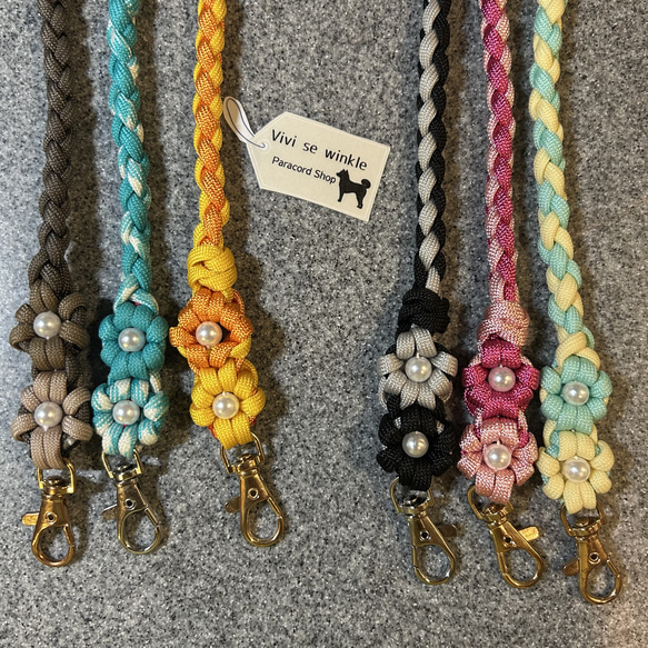 お花モチーフハンドストラップ カラフルストラップ スマホストラップ マルチストラップ 手編み 携帯ストラップ vivi_se_winkle ...