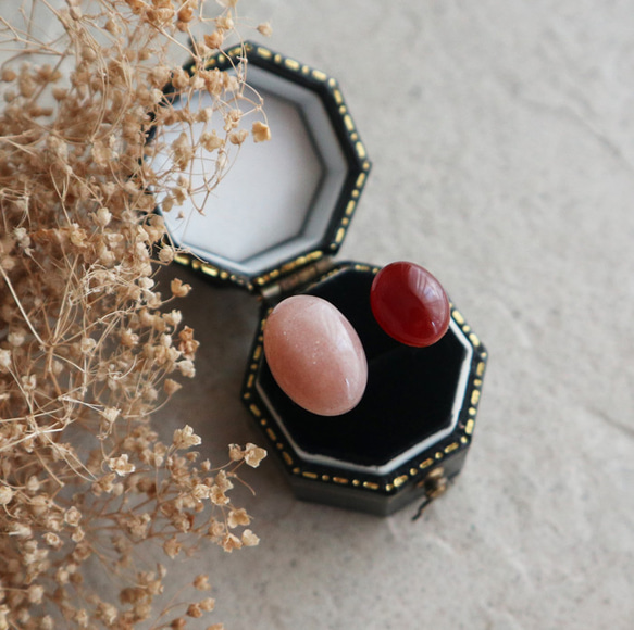 ピーチムーンストーンとレッドアゲートのフォークリング 金アレ対応 指輪・リング mignons 通販 19783000｜Creema(クリーマ)