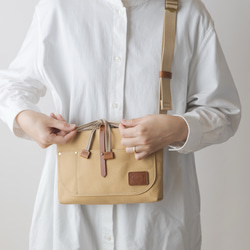 巾着帆布サコッシュ／フロントポケットがカーブver【ベージュ】 ショルダーバッグ satoka 通販 19893771｜Creema(クリーマ)