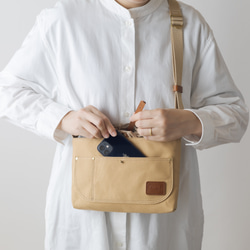 巾着帆布サコッシュ／フロントポケットがカーブver【ベージュ】 ショルダーバッグ satoka 通販 19893771｜Creema(クリーマ)