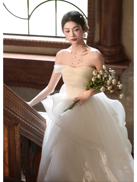 豪華 白 オフショルダー ウェディングドレス パーティー 韓国風 上品 結婚式 花嫁 演奏会 前撮り 披露宴 A7015 ドレス ...