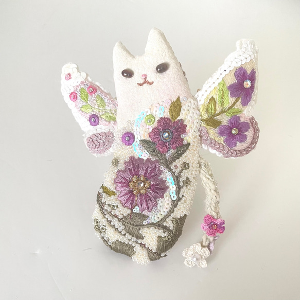 デコレーション chat angel 刺繍ブローチ ブローチ atelier HASU 通販 20057862｜Creema(クリーマ)