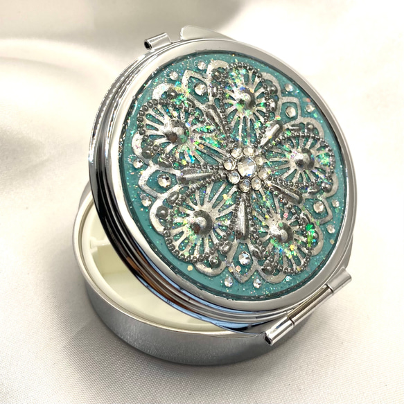 透かしパーツの鏡付きピルケースCROSS T’s blue crystal その他ケース SUGI Craft Design 通販 ...