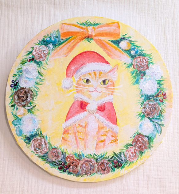 【原画】クリスマスリースとサンタ猫の丸キャンバス＊25cmインテリアアート イラスト Atelier Fleur 通販 20168776｜Creema(クリーマ)