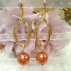 イヤリング ハンドメイド 球と だ円のオレンジパールのイヤリング 耳飾り oh-02444 イヤリング・ノンホールピアス スマイリードロップス ...