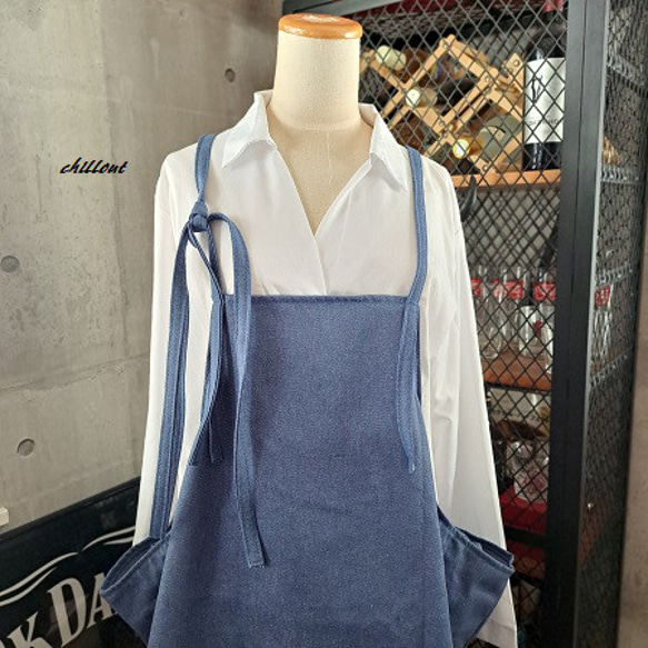 【背中がかわいい】エプロンドレス：デニム：ブルー【0982】 エプロン chill out 通販 20254849｜Creema(クリーマ)