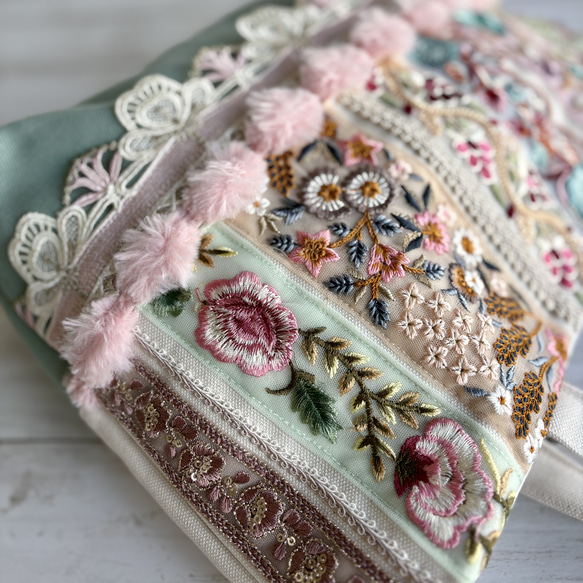 ピンクのモフモフが可愛いインド刺繍リボンのトートバッグ【Lサイズ】 トートバッグ muika.neko 通販 20261261｜Creema ...