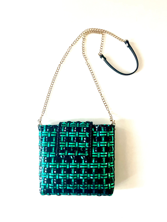 エメラルドグリーンのビジューなショルダーバッグ ショルダーバッグ マーブルk 通販 20264191｜Creema(クリーマ)