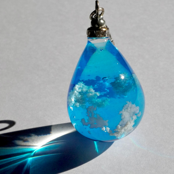 雲レジン tear drop 清々しい青空 オススメの紐ペンダント ネックレス・ペンダント tommy110369 通販 20278939 ...