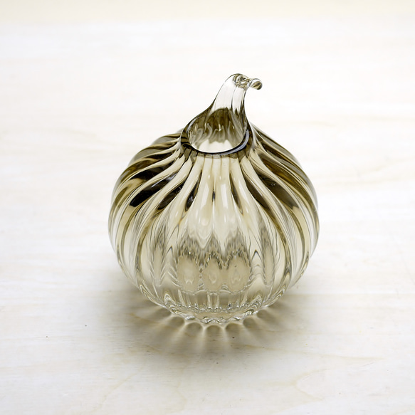 たまねぎ一輪挿し （カーキ） 一輪挿し・花瓶・花器 創作ガラス寺田 通販｜Creema(クリーマ) 4660210