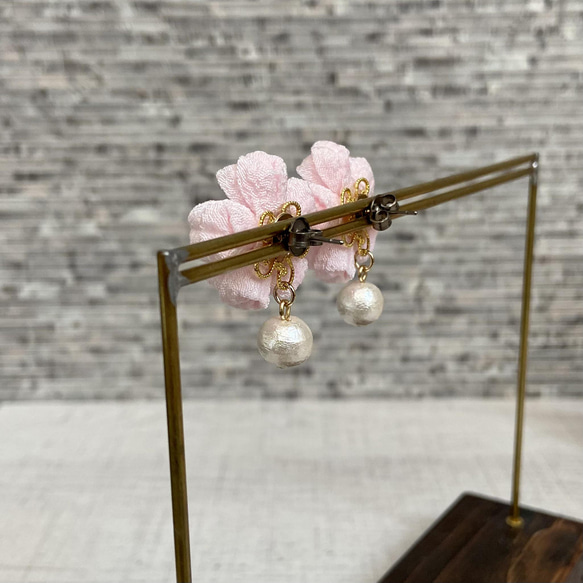 つまみ細工 桜コットンパールゆらゆらピアス＆イヤリング 桜ピンク *卒業式 *入学式 *お宮参り *春 *結婚式 *ウ ピアス（スタッド・一粒 ...
