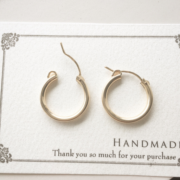 つけっぱなしOK ゴールド フープピアス（14kgf 18mm) 金属アレルギー対応 メンズ 秋冬 ニット ピアス（フープ） Saya ︎ 通販 6159080｜Creema(クリーマ)