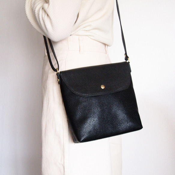 ★ハンドメイド★日本製★本革★カブセ・斜め掛けショルダーバッグ・縦型★クロ色★片手で開閉★ ショルダーバッグ クリスタル ブランド 通販 ...