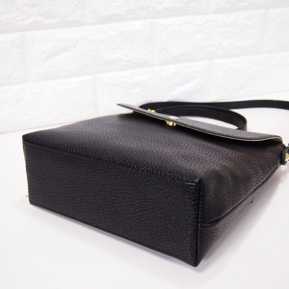 ★ハンドメイド★日本製★本革★カブセ・斜め掛けショルダーバッグ・縦型★クロ色★片手で開閉★ ショルダーバッグ クリスタル ブランド 通販 ...