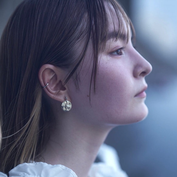 満月のようなコインの14kgfピアス コインピアス 金属アレルギー対応 メンズ ゴールド サージカルステンレス 冬 ピアス（フープ） Saya ...