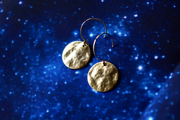 満月のようなコインの14kgfピアス コインピアス 金属アレルギー対応 メンズ ゴールド サージカルステンレス 冬 ピアス（フープ） Saya ...