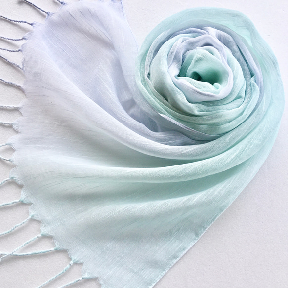 かろやかコットンシルク＊青磁色×勿忘草色＊手染めのストール ストール fukura sparrow 通販 8603595｜Creema(クリーマ)