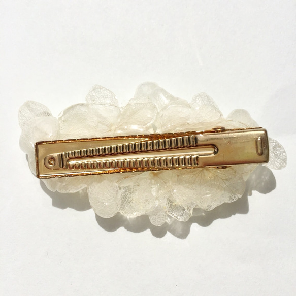 定形外送料無料&選べる飾り♬紫陽花ヘアクリップ ホワイト ヘアクリップ・バナナクリップ noaluna 通販｜Creema(クリーマ) 3985706