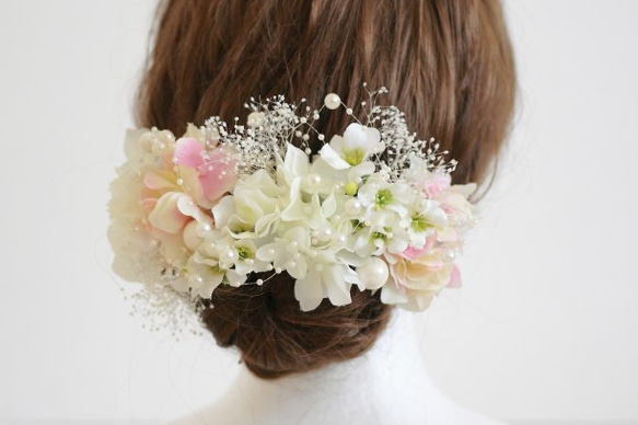 ほんのりピンク×白いあじさいとパールの髪飾り ヘッドドレス（ウェディング） blue blanche 通販 2841002｜Creema(クリーマ)
