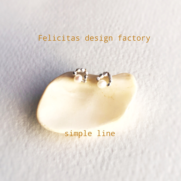 パールとカレンシルバーの極小ピアス ：シルバー ピアス（スタッド・一粒） Felicitas.d.f. 通販 11061903｜Creema ...