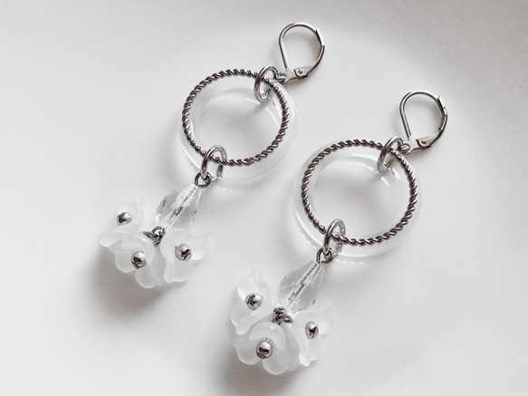 フラワータッセルピアス（イヤリング）【クリア】 ピアス（フック・チェーン） hitocough 通販 9779134｜Creema(クリーマ)