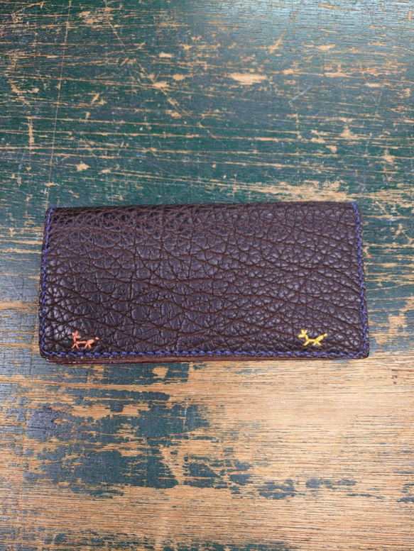 手縫いの長財布 アメリカンバイソン革 【まってー】 長財布 キツネ クラフツ 通販 7830713｜Creema(クリーマ)