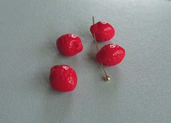 フルーツbasket+ お裾分け チェコグラス イチゴ③ 6個 ビーズ jsmaria 通販 10056360｜Creema(クリーマ)