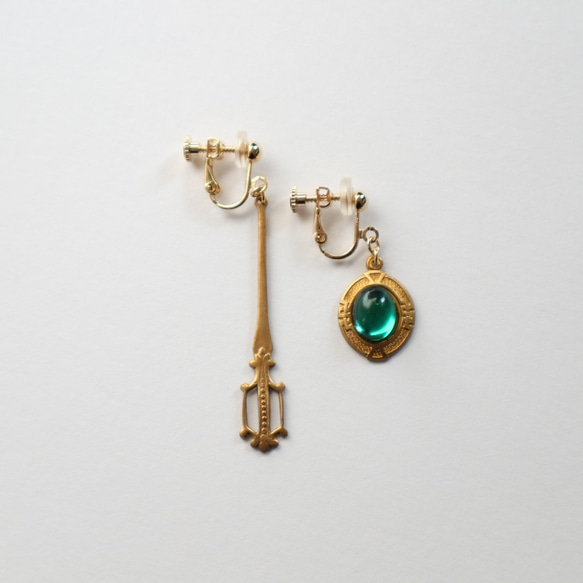 Vintage shield＆sword earring/pierce イヤリング・ノンホールピアス ceskariko 通販 5124837 ...