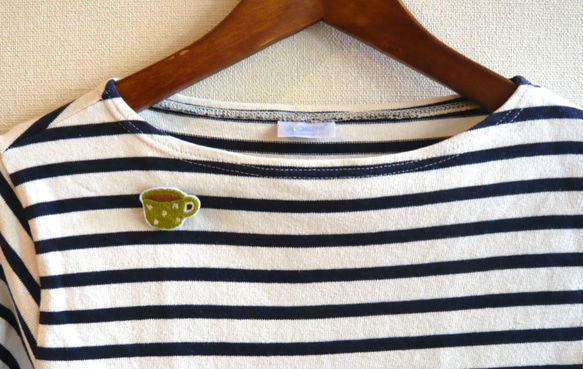 刺繍ブローチ マグカップ・黄緑 ブローチ green tea 通販｜Creema(クリーマ) 3771663