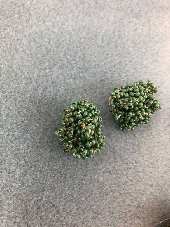 光の粒ピアス 〜緑〜 ピアス（スタッド・一粒） iro_toridori 通販 11142263｜Creema(クリーマ)