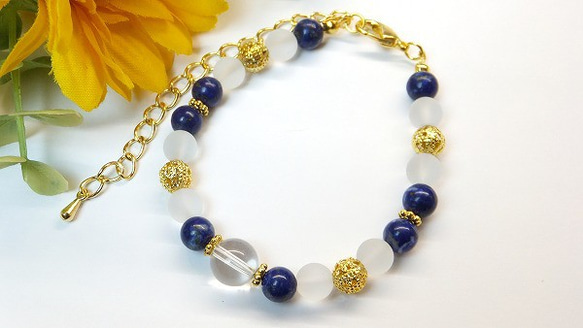 ラピスラズリとフロスト水晶のブレスレット パワーストーン 天然石 ブレスレット tenbure 通販 2395572｜Creema(クリーマ)