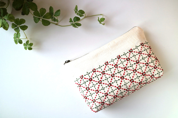 『Creema限定』クリスマスカラーの枠模様 刺し子ポーチ ポーチ Asaya* 通販｜Creema(クリーマ) 8149265