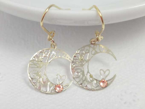 moon heart pierce(peach） ピアス（フック・チェーン） hunnybell 通販｜Creema(クリーマ) 681874