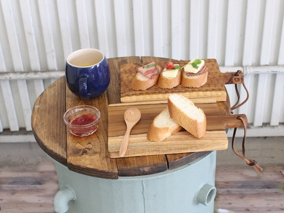 *オールド・チーク*職人手彫り凹凸模様が自慢のカッティングボード 大皿 きのこの杜 通販｜Creema(クリーマ) 2997159