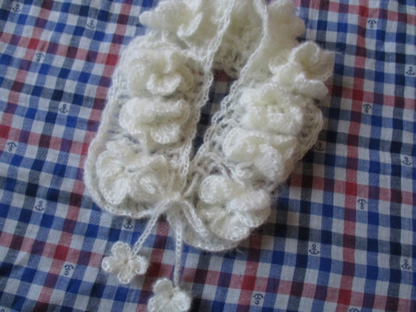 ふわふわモヘアのひらひら花つなぎの付け襟②・白12O ストール まう～る 通販｜Creema(クリーマ) 1408485