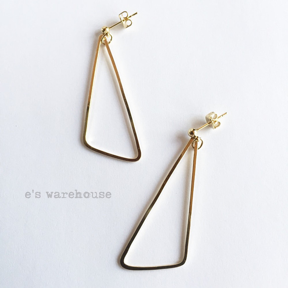 さんかくフープピアス ピアス（スタッド・一粒） e's warehouse 通販 2278799｜Creema(クリーマ)