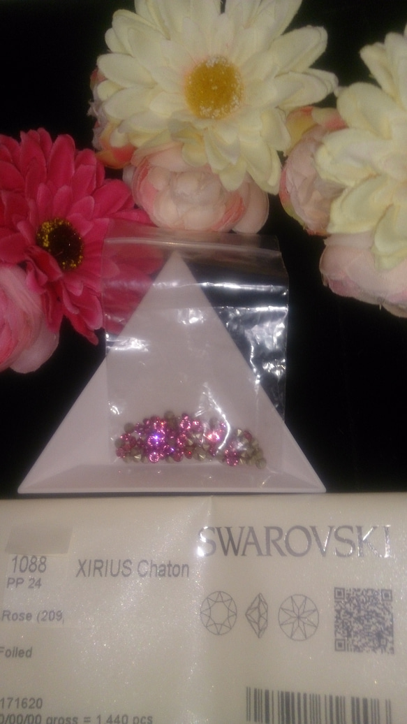 スワロフスキー ローズ＃1088 PP24 ～100粒～埋め込み型 その他素材 Pink rose 通販｜Creema(クリーマ) 3720231