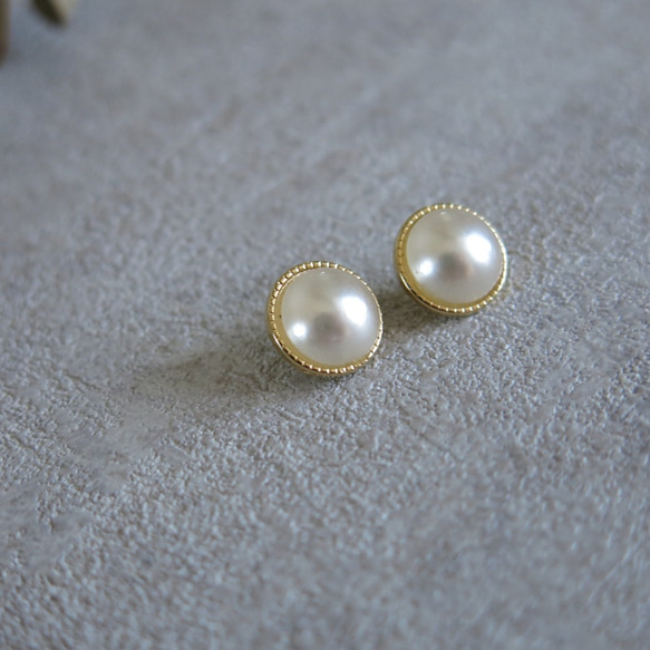 パール×ゴールド アンティークボタンのスタッドピアス 一粒ピアス パールピアス ピアス（スタッド・一粒） y_button 通販 ...