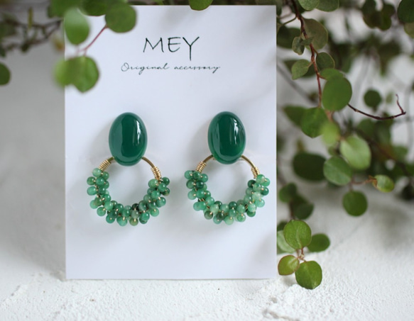 【Creema限定 ポイントアップ】エメラルドグリーンのバーダイトのつぶつぶリースとグリーンオニキスのイヤリング＊ピアス イヤリング・ノン ...