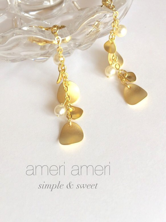 小さなパールと花びらが輝くイヤリング イヤリング・ノンホールピアス ameri ameri 通販｜Creema(クリーマ) 2996032