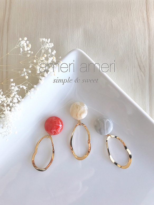 送料無料 マーブルカボションと波打つゴールドフープのイヤリング イヤリング・ノンホールピアス ameri ameri 通販 6415060｜Creema(クリーマ)