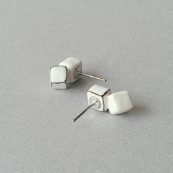 とうきのピアス(white cubes) ピアス（スタッド・一粒） ウラベイク 通販 7820320｜Creema(クリーマ)