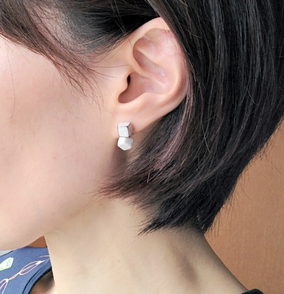 とうきのピアス(white cubes) ピアス（スタッド・一粒） ウラベイク 通販 7820320｜Creema(クリーマ)