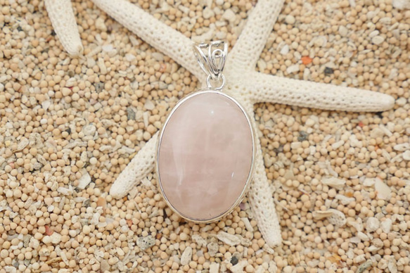 ローズクオーツと淡水パールのロングネックレス ネックレス・ペンダント bluewaters 通販｜Creema(クリーマ)