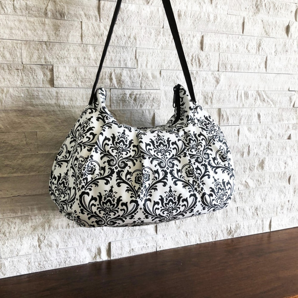 SALE // プリーツ入りバッグ - Madison Black/White ショルダーバッグ りれか 通販 6772922｜Creema ...