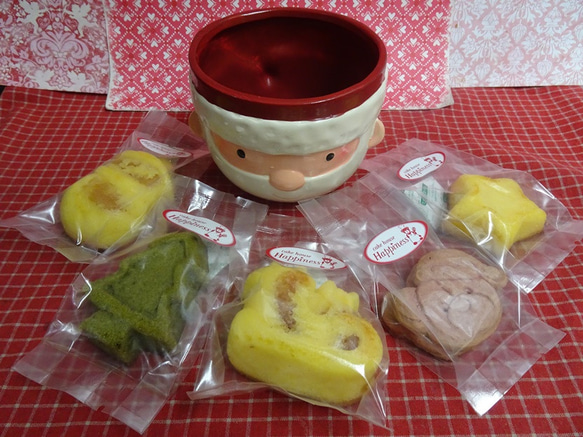 陶器製サンタさんにクリスマスの焼き菓子詰め合わせ♪ スイーツ・お菓子・パン Happiness kyonpy 通販｜Creema(クリーマ ...