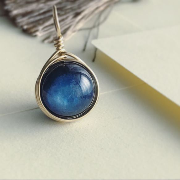 大粒カイヤナイトのワイヤーフレームネックレストップ ネックレス・ペンダント Hisajewels 通販｜Creema(クリーマ) 5619489