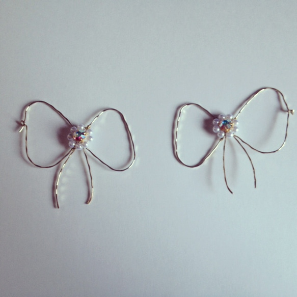 tiny ribbon pierce ピアス（フープ） cache-cache 通販 97414｜Creema(クリーマ)