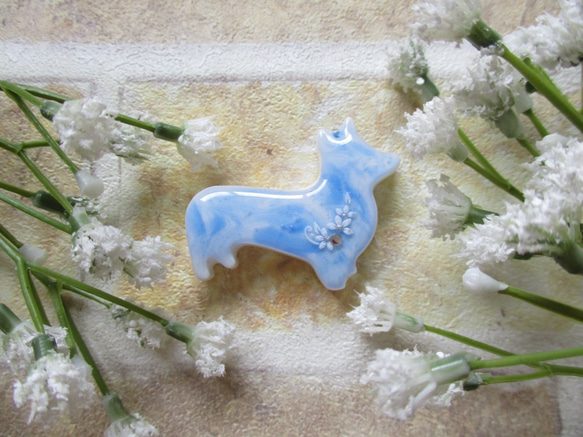 3012完売 ブルーマーブル コーギーのブローチ・小さ目中サイズ ブローチ 🌸はなはなあにまる🐇🎶 通販 10018173｜Creema(クリーマ)